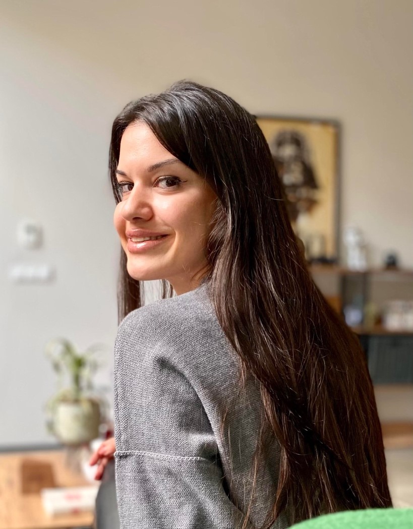 Gizem Sevinç Selvi, Serbestiyet sitesinin yazarı.